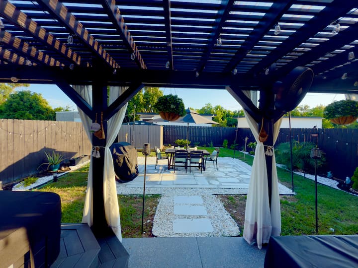 Cozy Retreat With Hot Tub & Pool Table - Panama City, FL