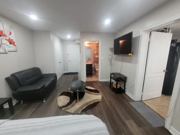 Cozy One-bedroom Walkout Apartment - Entire Home - Brampton