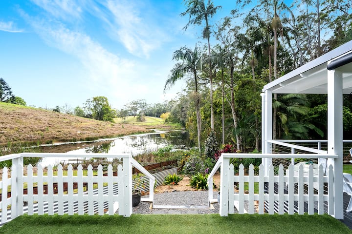 Stanley House By The Lake At Booroobin - Maleny