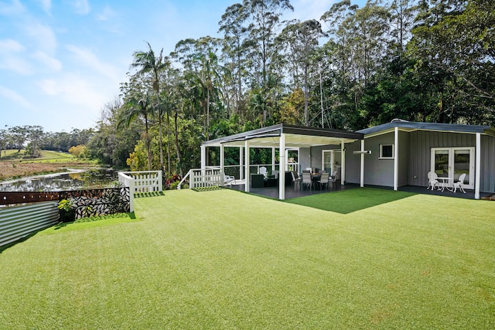 Stanley House By The Lake At Booroobin - Maleny