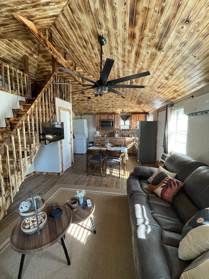 Rustic Cottage In Historic Old Town - Lawton, OK