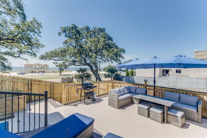 Front Row Seat At
'The Sandy Rose' - Biloxi, MS