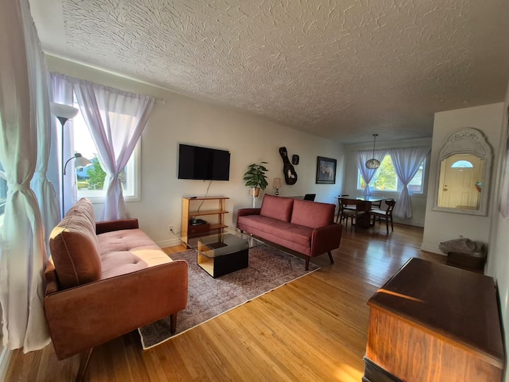 Private 1 Bedroom Home In Dovercourt - St. Albert