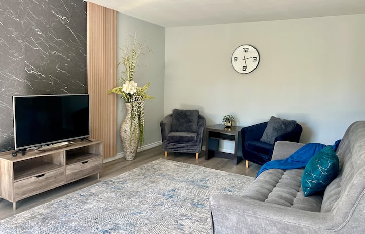 Modern 2br, 2 King Beds, Close To Hwy, Workspace - Waterloo