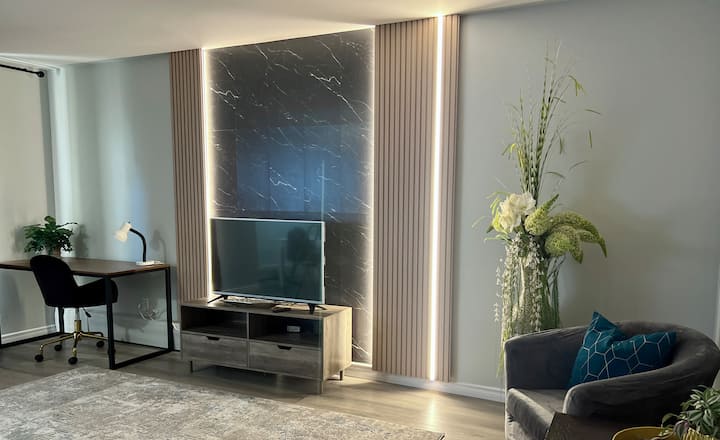 Modern 2br, 2 King Beds, Close To Hwy, Brand New - Waterloo