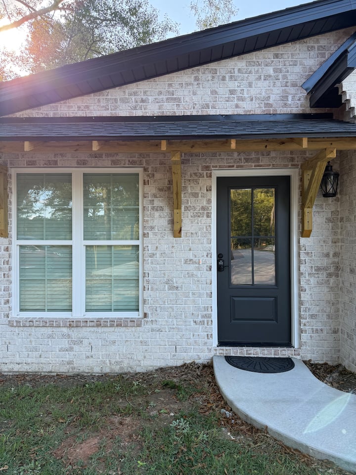 Country Cottage - Dothan, AL