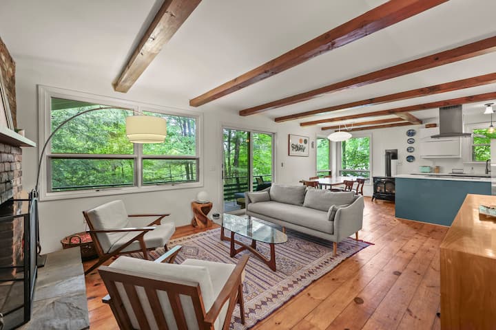 Chic Cottage At Richmond Pond - Pittsfield