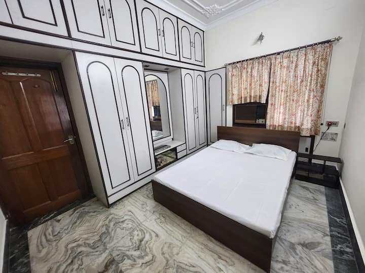 4bhk,a/c, Centrally Located, Family Spce, Peaceful - Kolkata