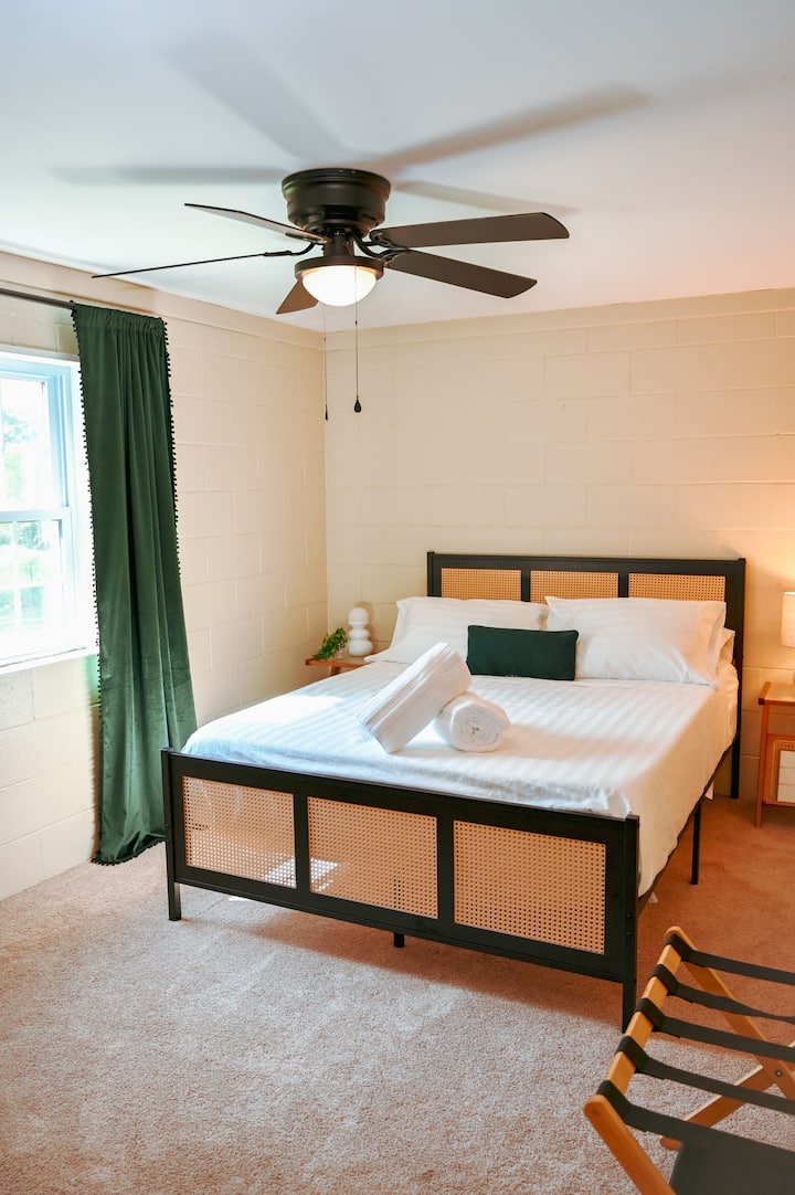 Lake Tenkiller Cabin | Boat Parking | Pool - Greenleaf State Park, Braggs