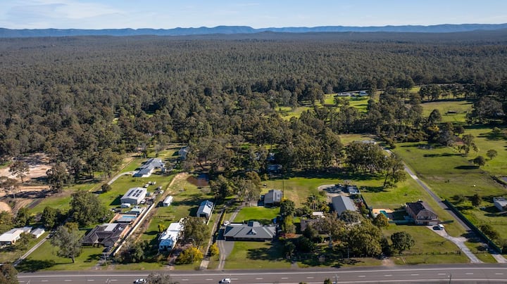 The Wildwood Escape With Private Pool And Hot Tub! - Kurri Kurri