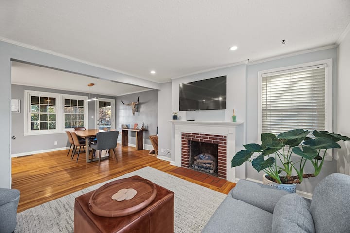 Charming Prairie Village Retreat W/ Office! - Overland Park, KS