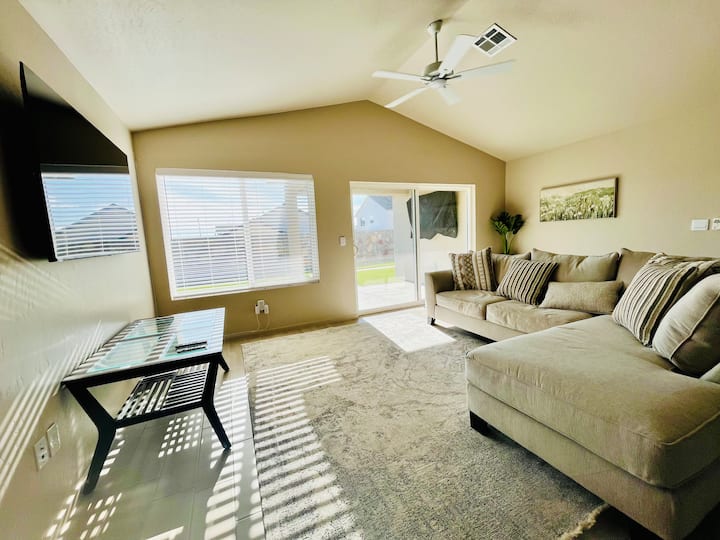 Cruces Oasis W. Movie Theater 3bdr - Las Cruces, NM