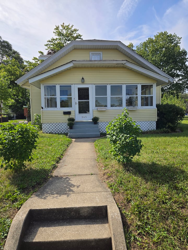 Comfortable Home In South Bend - South Bend, IN