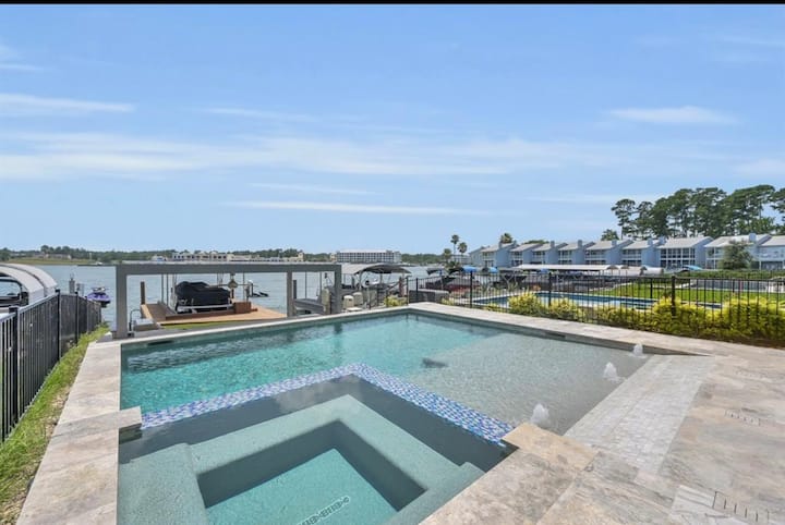Latitude 30°36' Lake Conroe’s Newest Destination - Estados Unidos