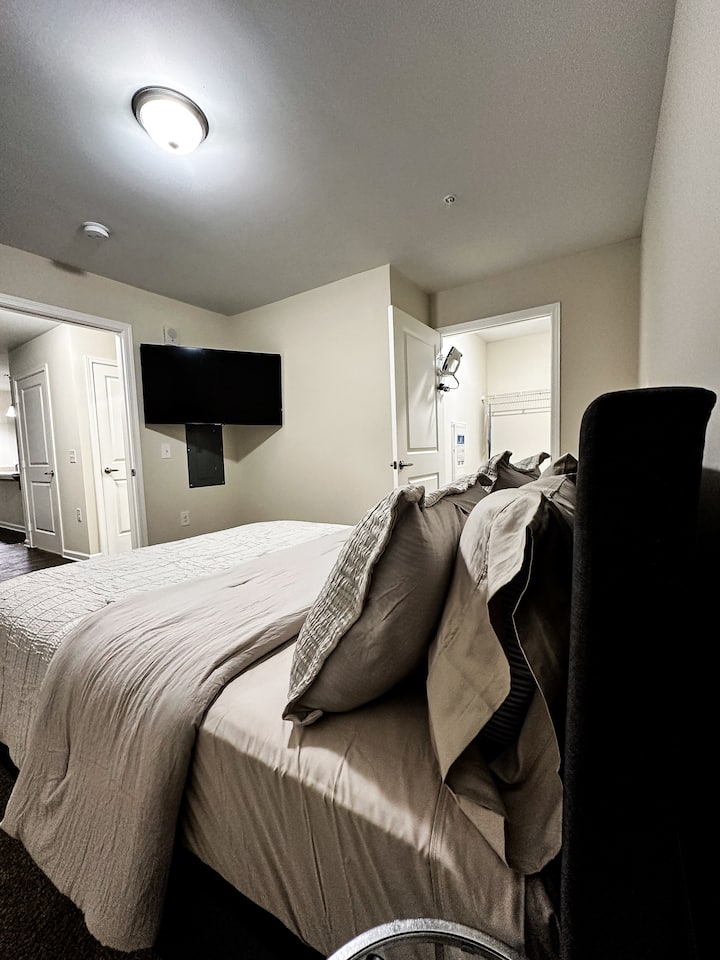 Luxury One-bedroom Suite | Modern Elegance - Douglasville, GA