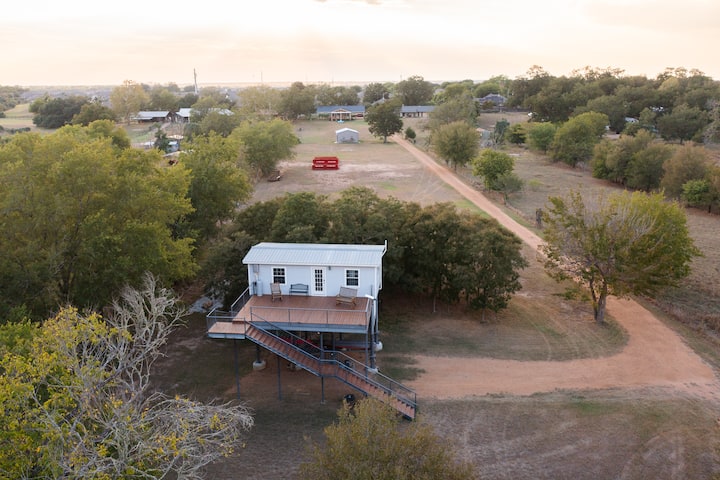 Uphigh Tiny River House - Bastrop, TX