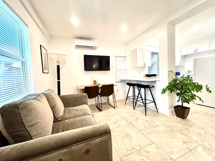 Modern 2bedroom Downtown West Palm Beach - West Palm Beach, FL