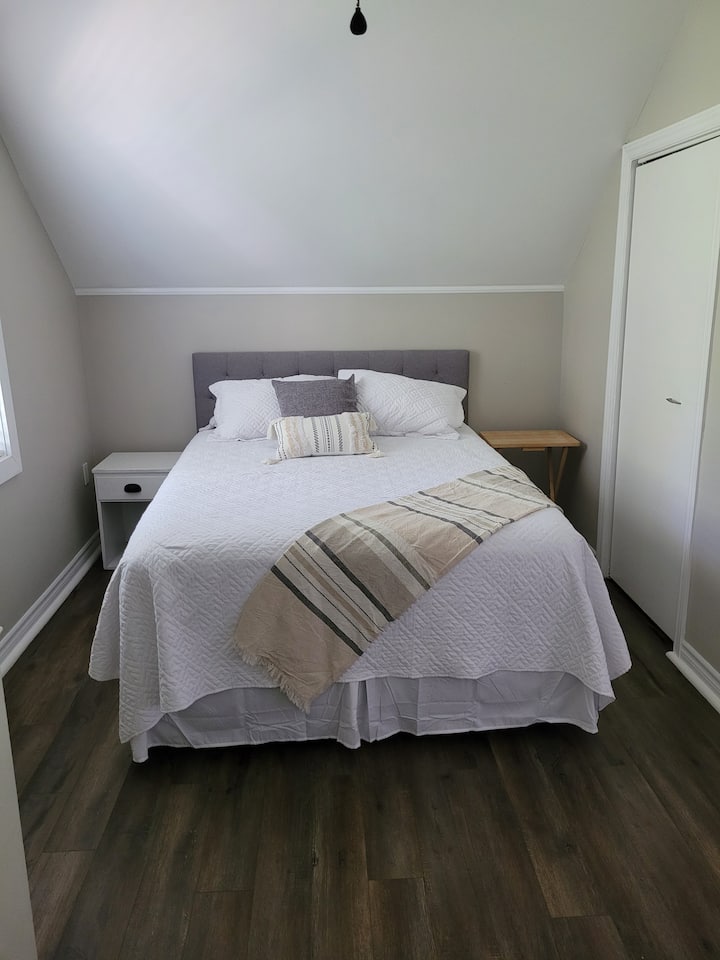 Clean & Centrally Located Muskoka Gem! - Bracebridge