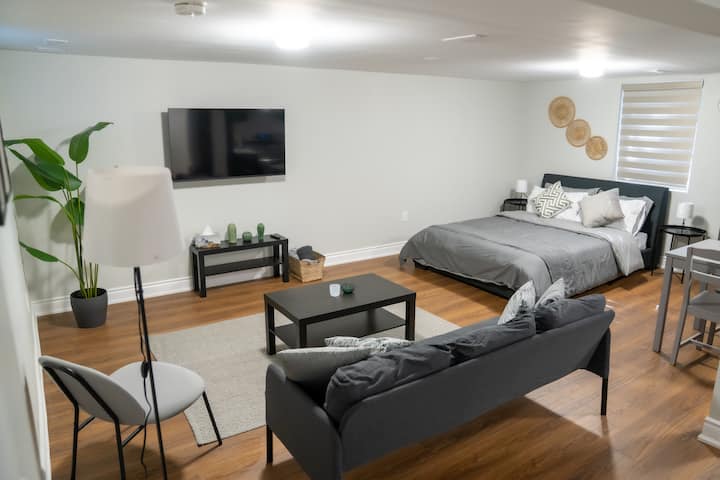 Studio Apartment A | Full Kitchen | Cozy & Modern - Brampton