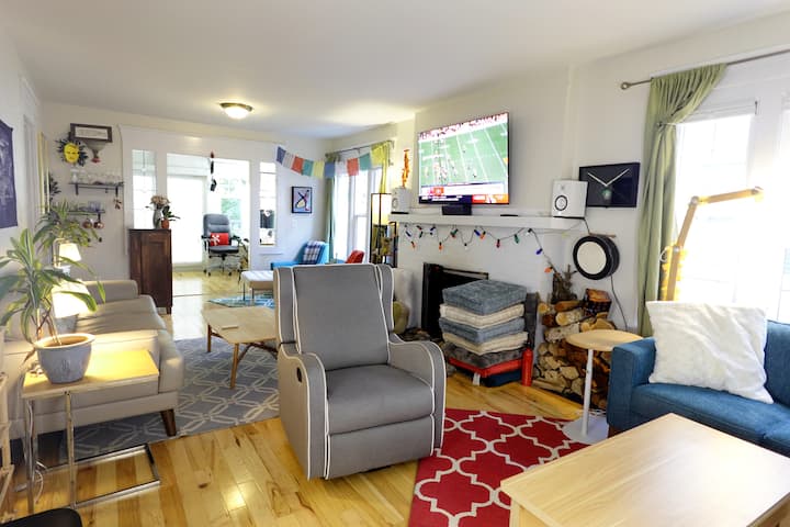 The Perch: In Cap Hill With Hot Tub Near Buses - Seattle, WA