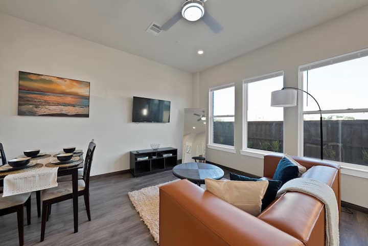 Arlington 2br Townhome By Cowboys Stadium - Arlington, TX