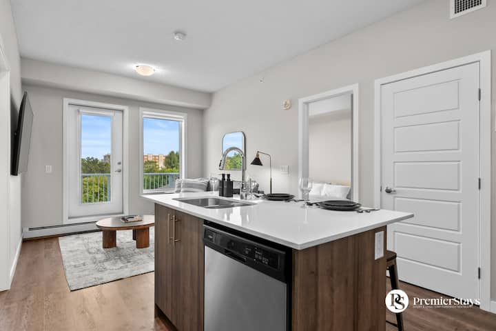 Inglewood Luxury • King Bed • Parking • Netflix#15 - Calgary