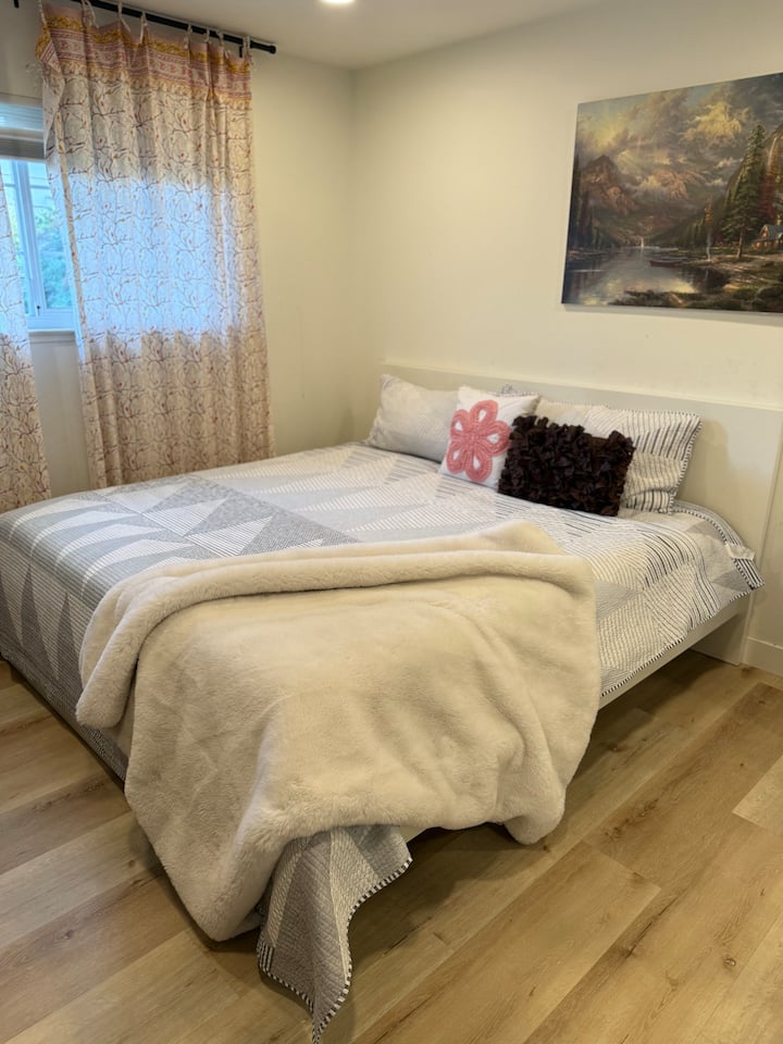 Charming Elmhurst Retreat - Sacramento