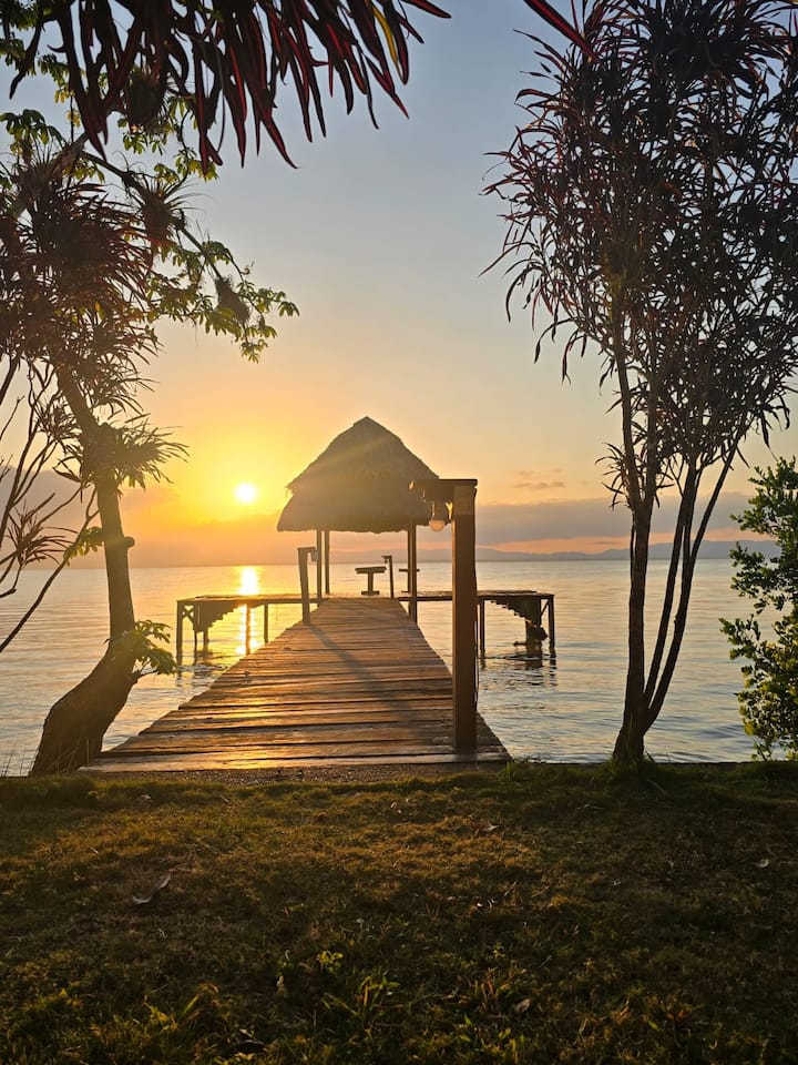 Hermosa Casa Frente Al Lago De Izabal Cayman Bay - Guatemala