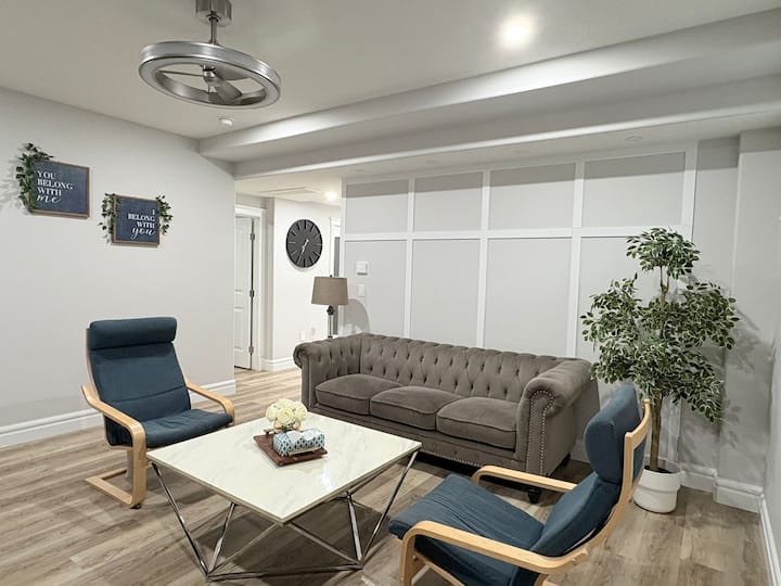 Magnificent Suite|personal Entrance|pets|bunk Bed - Edmonton