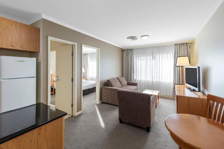 2 Bedroom Apartment In Central Canberra - Canberra