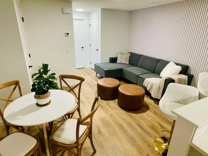 The Suitelife, Calgary: Cozy & Modern Urban Oasis! - Calgary