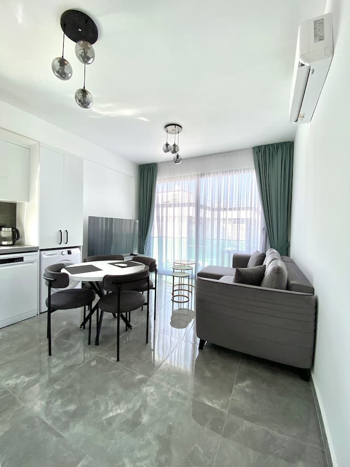 Уютная 1+1 с видом на море и террасой на крыше - Cyprus