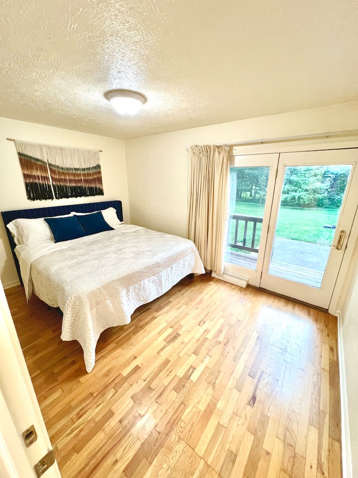 Welcome To Whistle Stop Cottage! - Mishawaka, IN