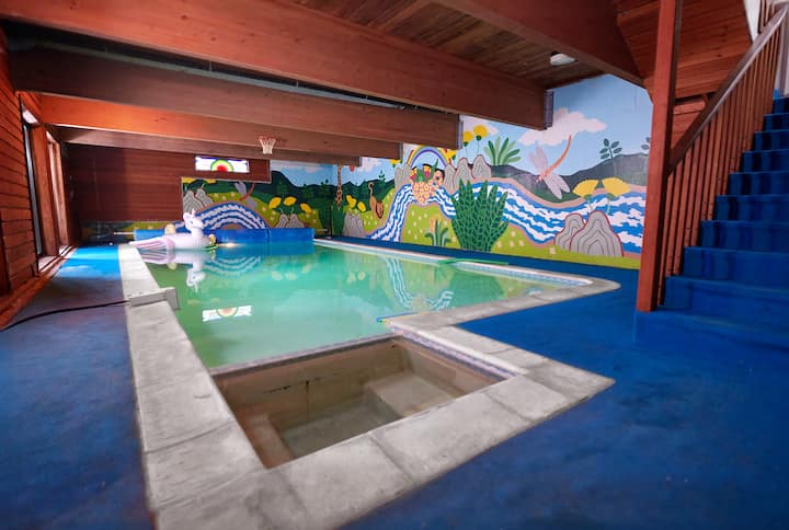 Wooded Hillside Retreat With Indoor Pool - Eugene, OR