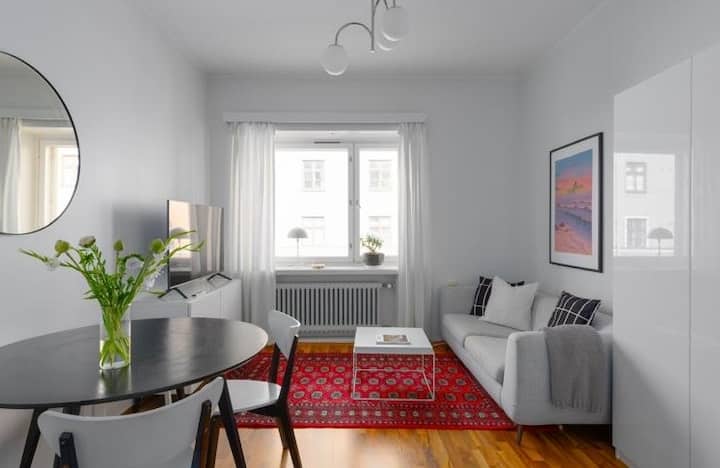 Kodikas Ja Siisti Kaksio Kallion Sykkeessä. - Helsinki