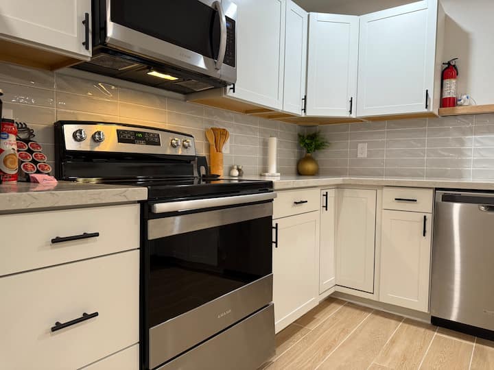 Modern Private 1br/1ba | Near Stadium & Westgate - Glendale, AZ