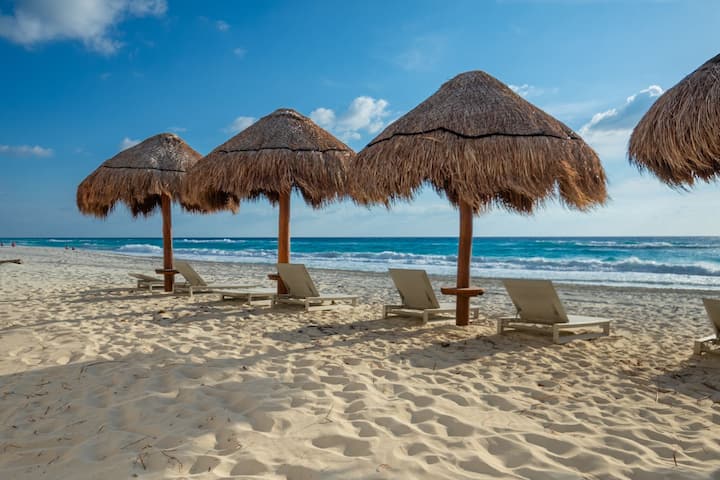 5 Bedroom Villa Oceanfront First Line Great Beach - Cancún