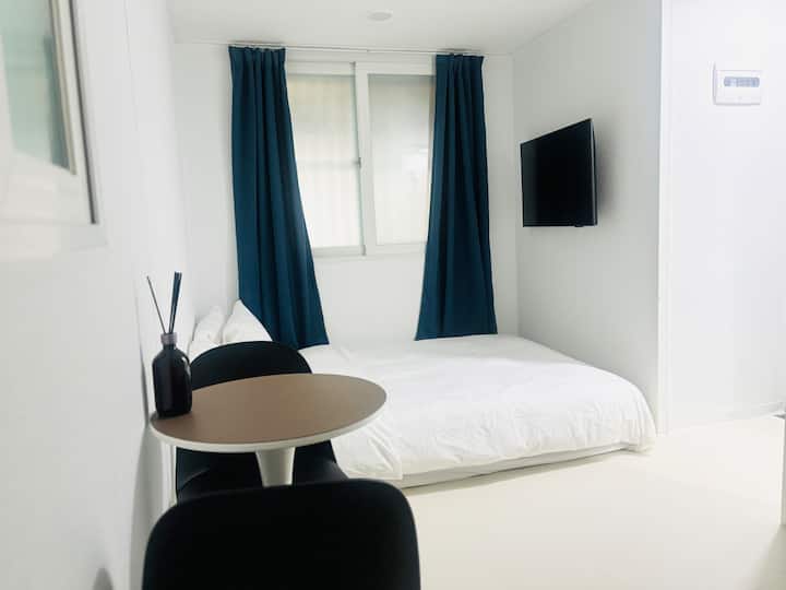 Moonhouse #102 *10mins Walk To Hongdae Stn.* - Seúl