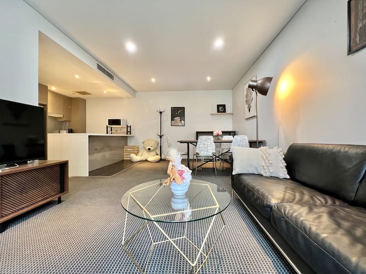 Comfy 2br Apt With Pool & Gym Close To Shops/parks - Randwick