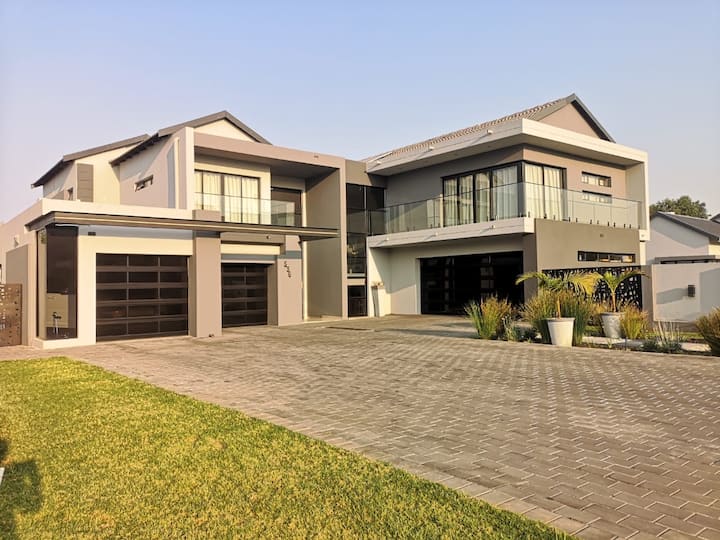 Unwind And Relax In Style - Pretoria, South Africa