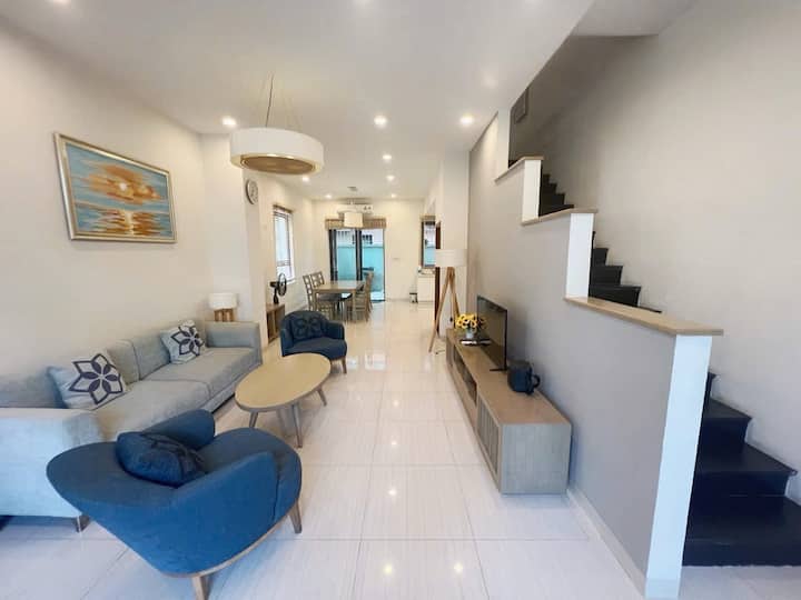 Villa 5 Phòng Ngủ Gần Biển ở Hạ Long - China