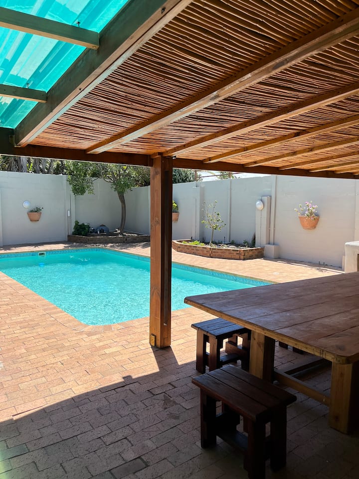 Charming Beach House - Parklands