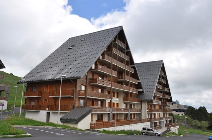 Logement Super Besse Avec Piscine - Besse-et-Saint-Anastaise