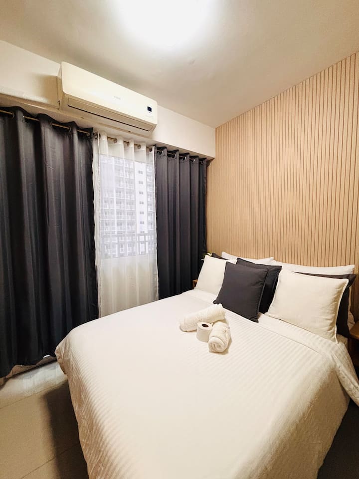 Cozy Deluxe Suite W/ Balcony Shore C-1 - Manila
