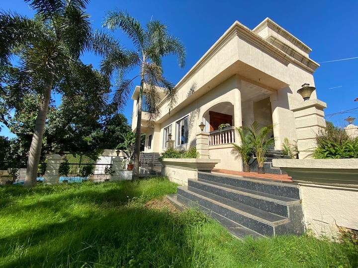 Divine Roots Luxury Stay - Matheran