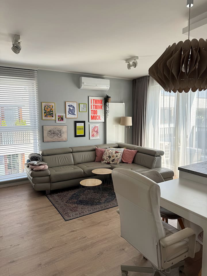 Stylish Apt With Ac & Balcony - Poznań
