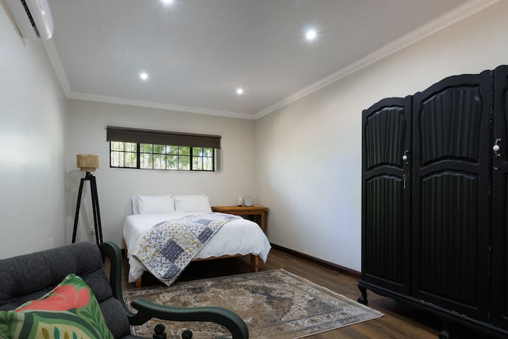 Spacious And Charming One-bedroom Apartment - Potchefstroom