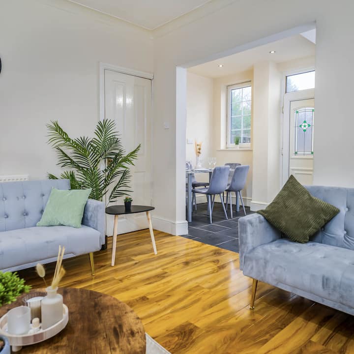 White Lanes | 3 Bdr | Contractors - Sheffield
