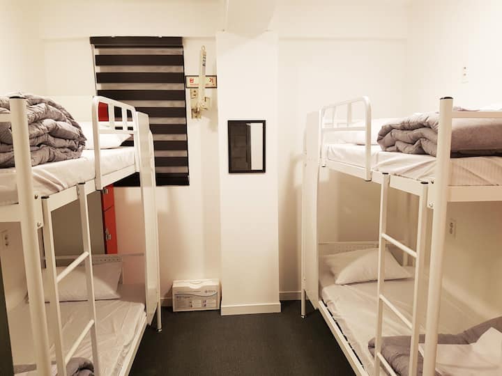 [남성 도미토리 1인]부산역 도보 1분! 안전하고 편리한 4인 남성 도미토리(1인 숙박) - Busan