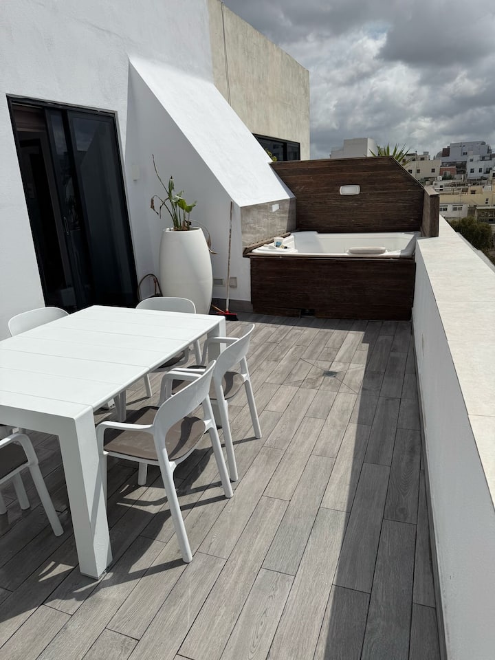 Deluxe Penthouse With Jacuzzi • St Julian’s - Malta